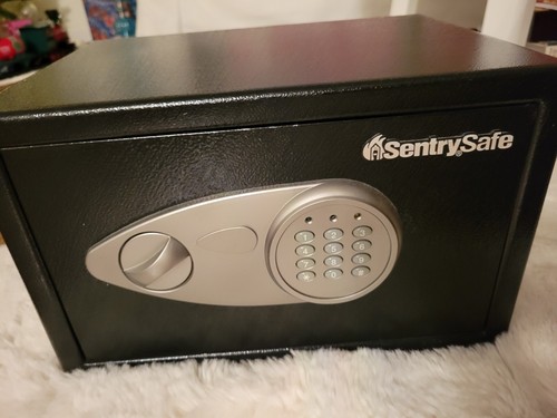 Sentry Safe ,come with 2 keys, no return 👌 | eBay