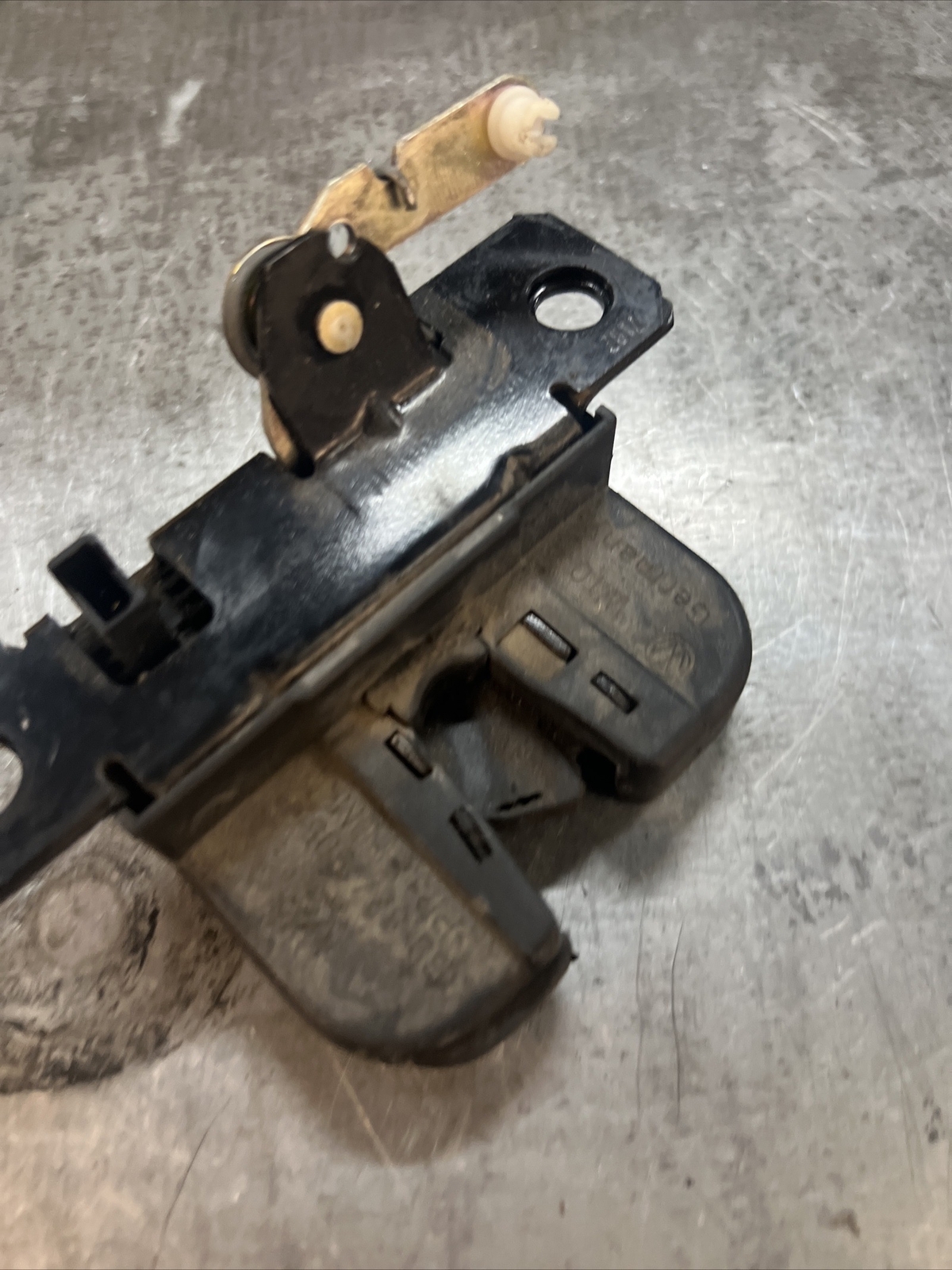 Trunk Hatch Latch 01-05 VW Passat Wagon B5.5 Genuine - 3B9 827 505 E | eBay