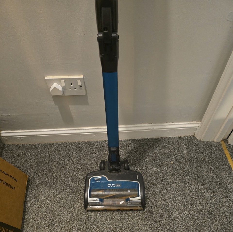 Shark IZ201UKT Cordless Stick Vacuum Cleaner DuoClean Pet Hair Removal ...