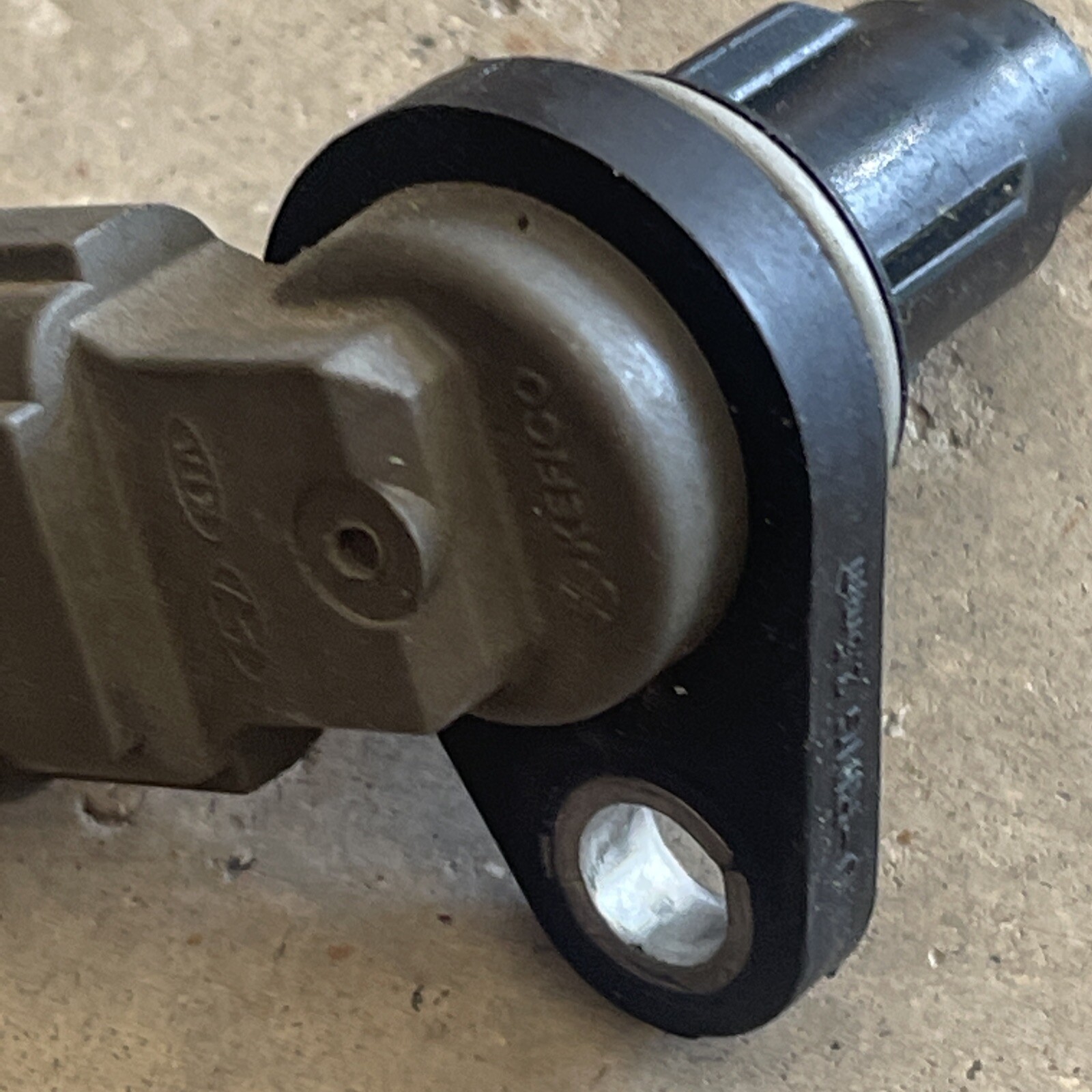 Kia Camshaft Sensor 39318-3C500 Genuine | eBay