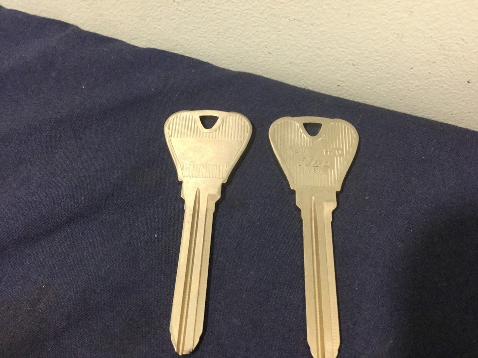 Assorted Automotive Key Blanks, Set of 11 - Locksmith | eBay