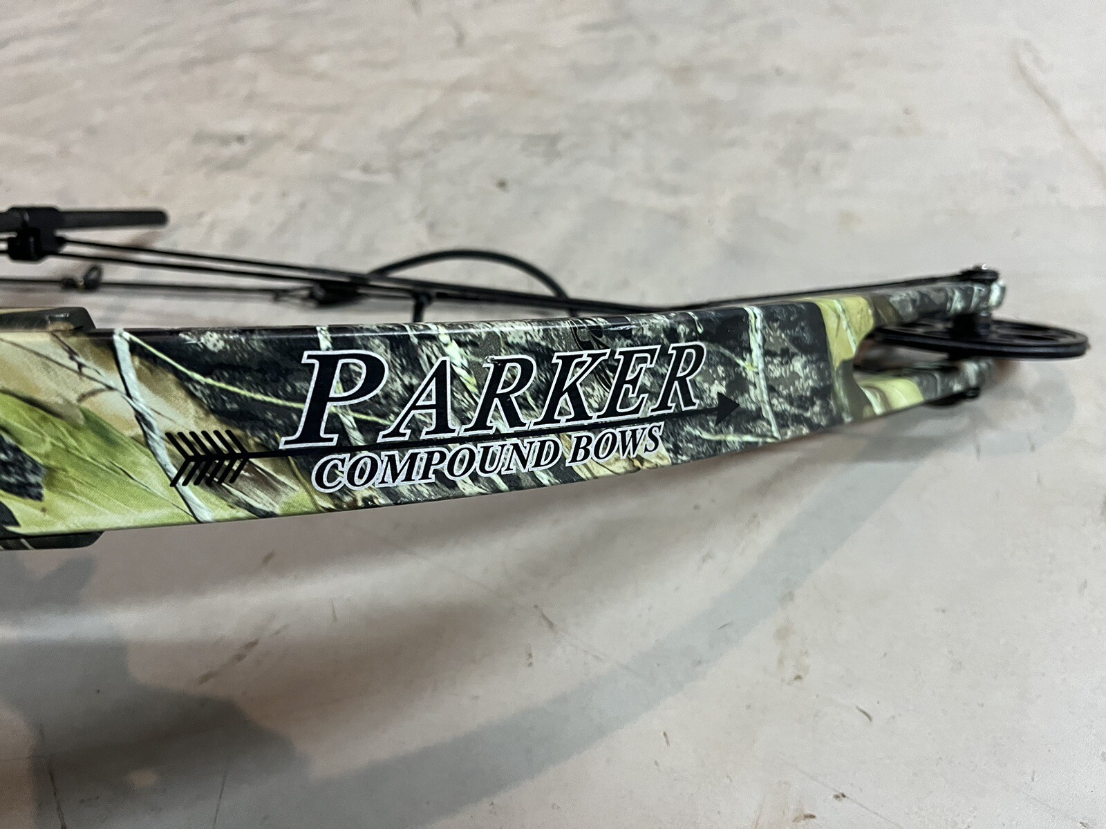 Parker Compound Bow 28" 70# Weight, 90 3/4" String, 34 1/2" Cable | eBay