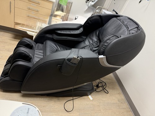 Insignia™ NS-MGC600BK2 3D Zero Gravity Full Body Massage Chair - Black ...