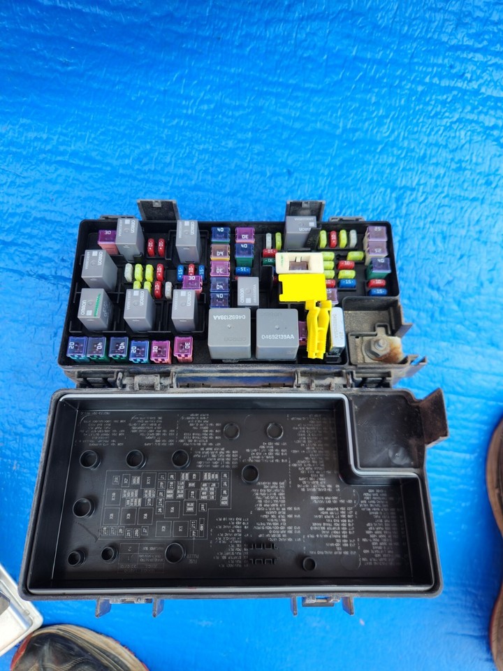 12 Dodge Grand Caravan T&C TIPM Integrated Power Module Fuse Box ...