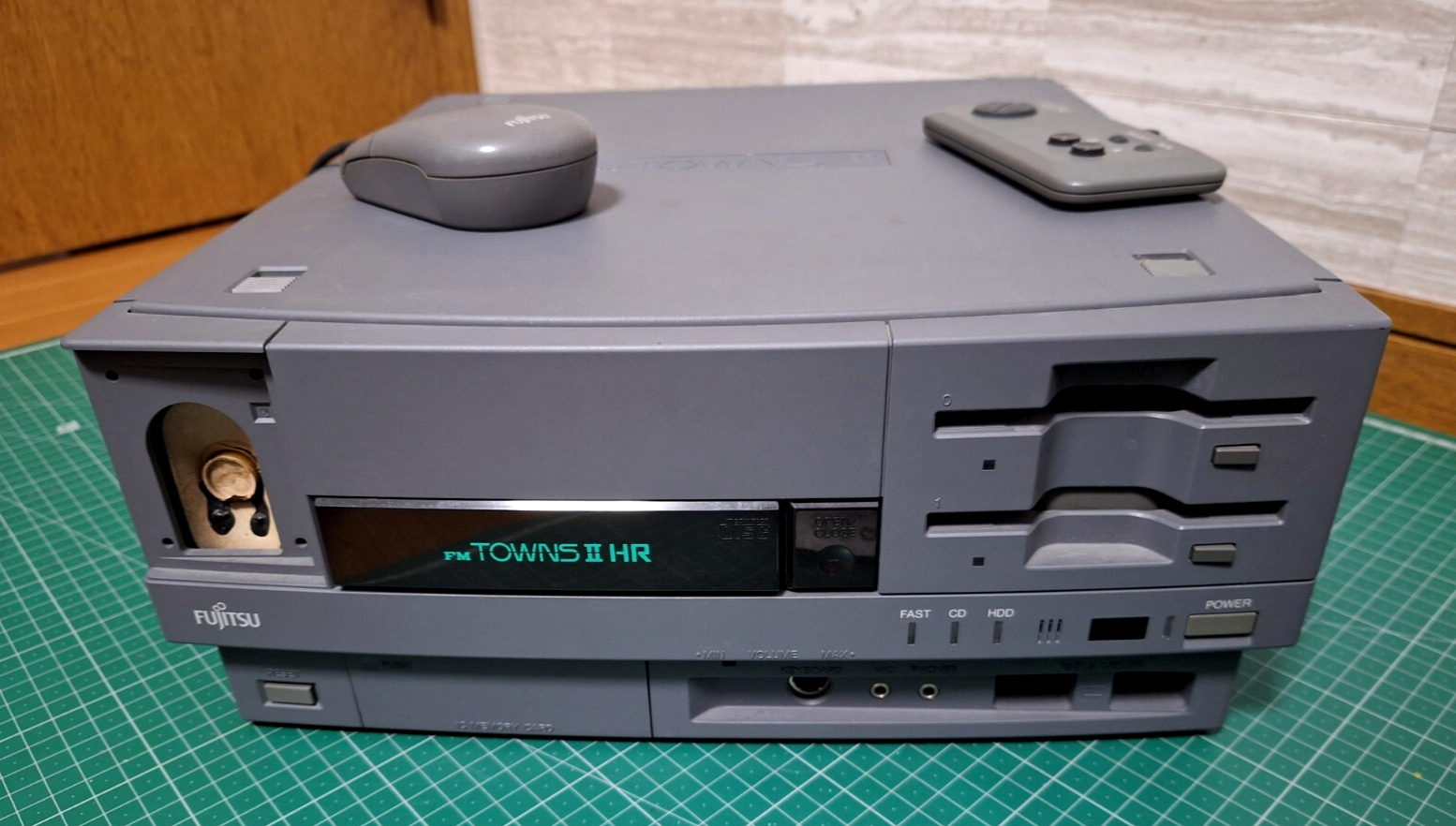 Fujitsu FM Towns HR II PC Console Model 2 Japan 2F *HOLY GRAIL FOR ...