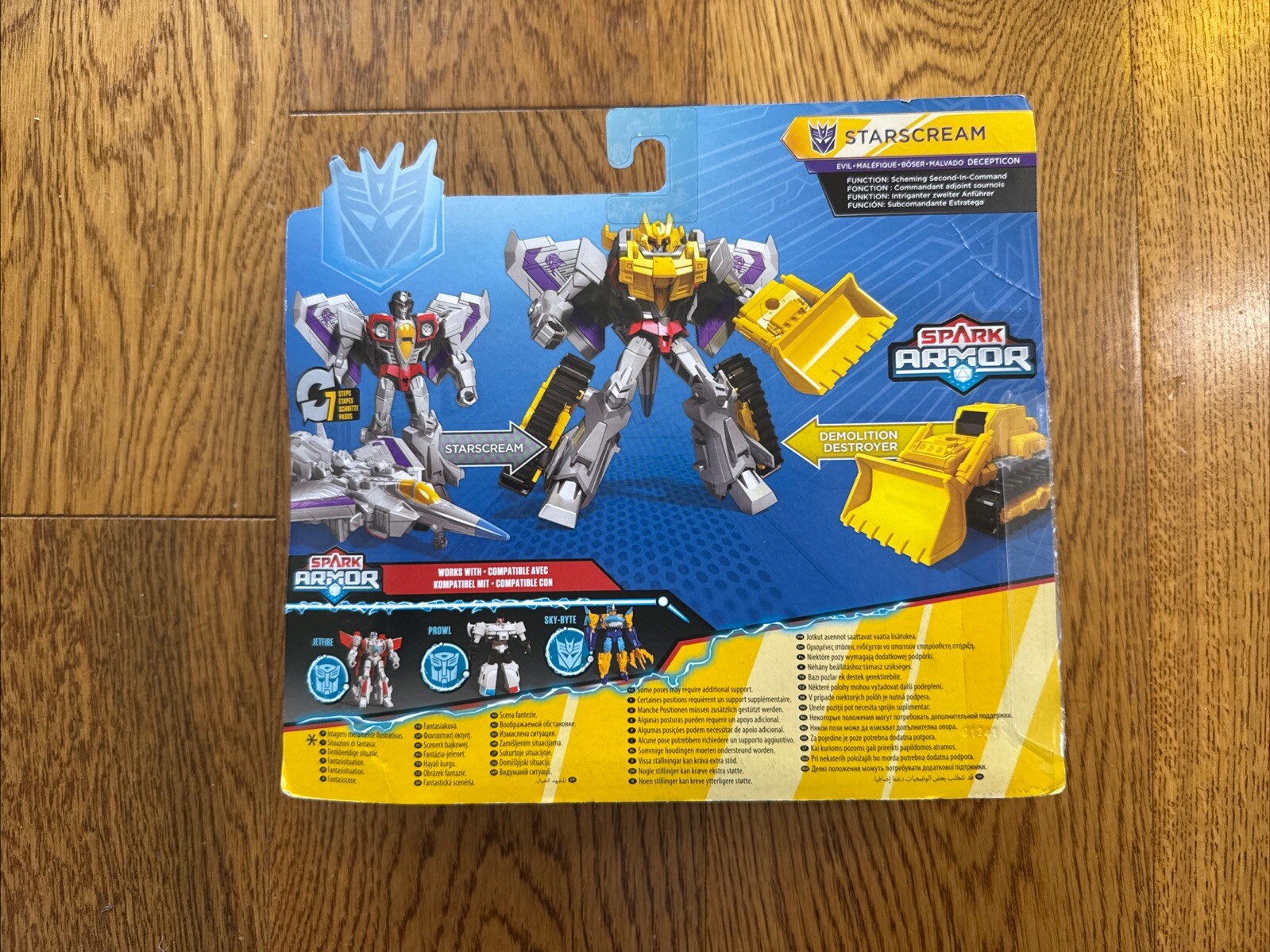 Hasbro Transformers Spark Armour Battle Class Starscream & Demolition ...