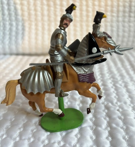 Britains 1992 Mounted Knight on Tan Horse with Lance And Shield Metal ...