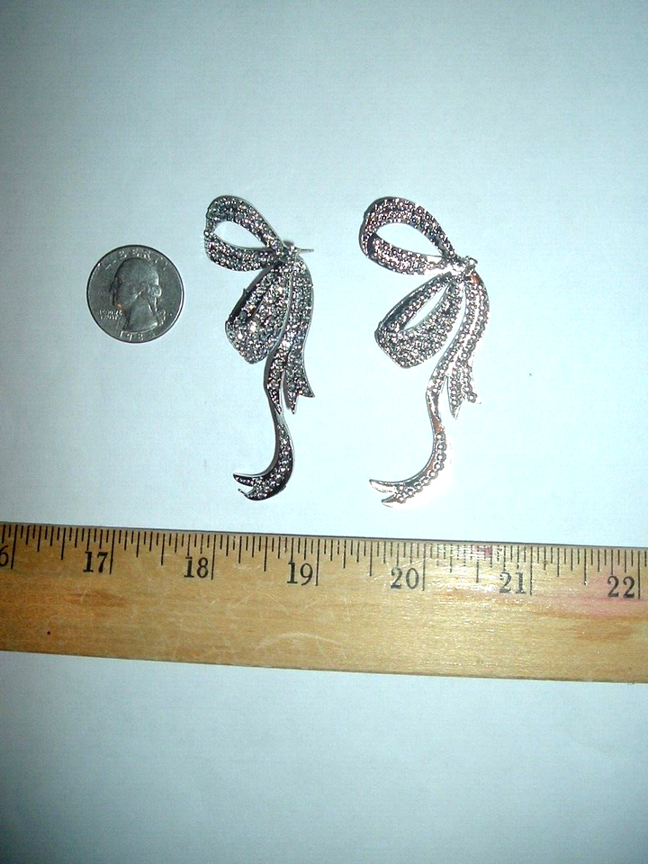 LARGE LONG CLEAR CRYSTAL SILVER BOW KNOTS RIBBON Betsey Johnson Pierced ...