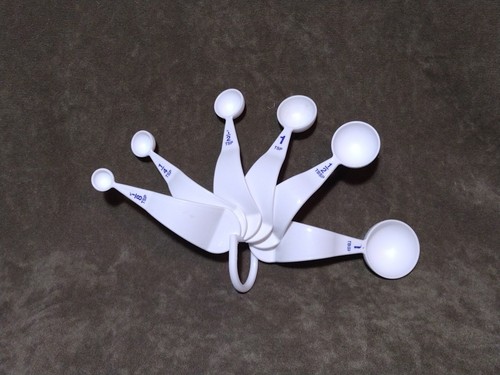 Tupperware 6pc Set Measuring Spoons Curved Handles & D Ring White w ...