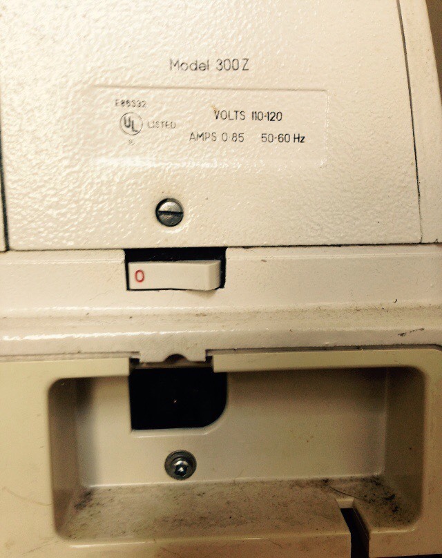 POLAND SINGER DRESSMAKER MODEL 300Z SEWING MACHINE, FOR PARTS ONLY, NOT ...