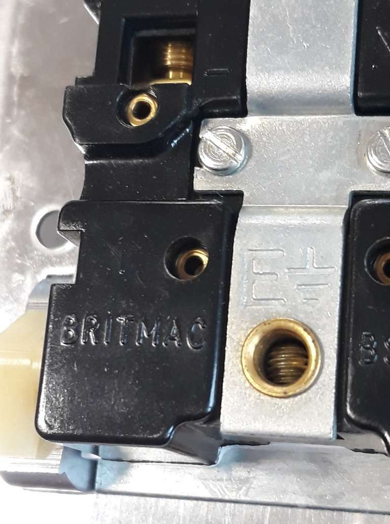BRITMAC BS 1363 13A SOCKET COMPLIES WITH BS1363 EXCEPT FOR PLUG ENTRIES ...