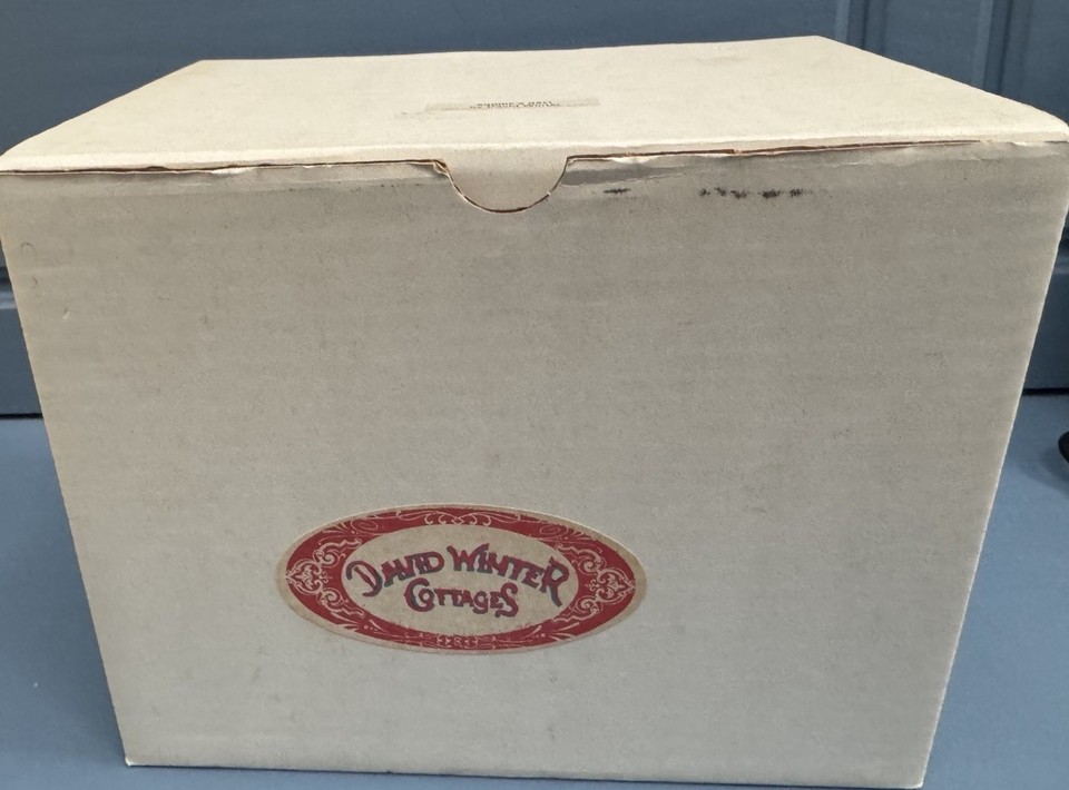 David Winter Cottages "Squires Hall" Autograph by David Winter 1985 w ...