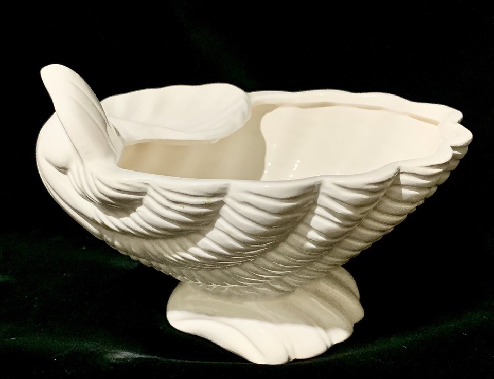 White Clam Sea Shell Bowl Rippled Ceramic with Shell Pedestal Excellent ...