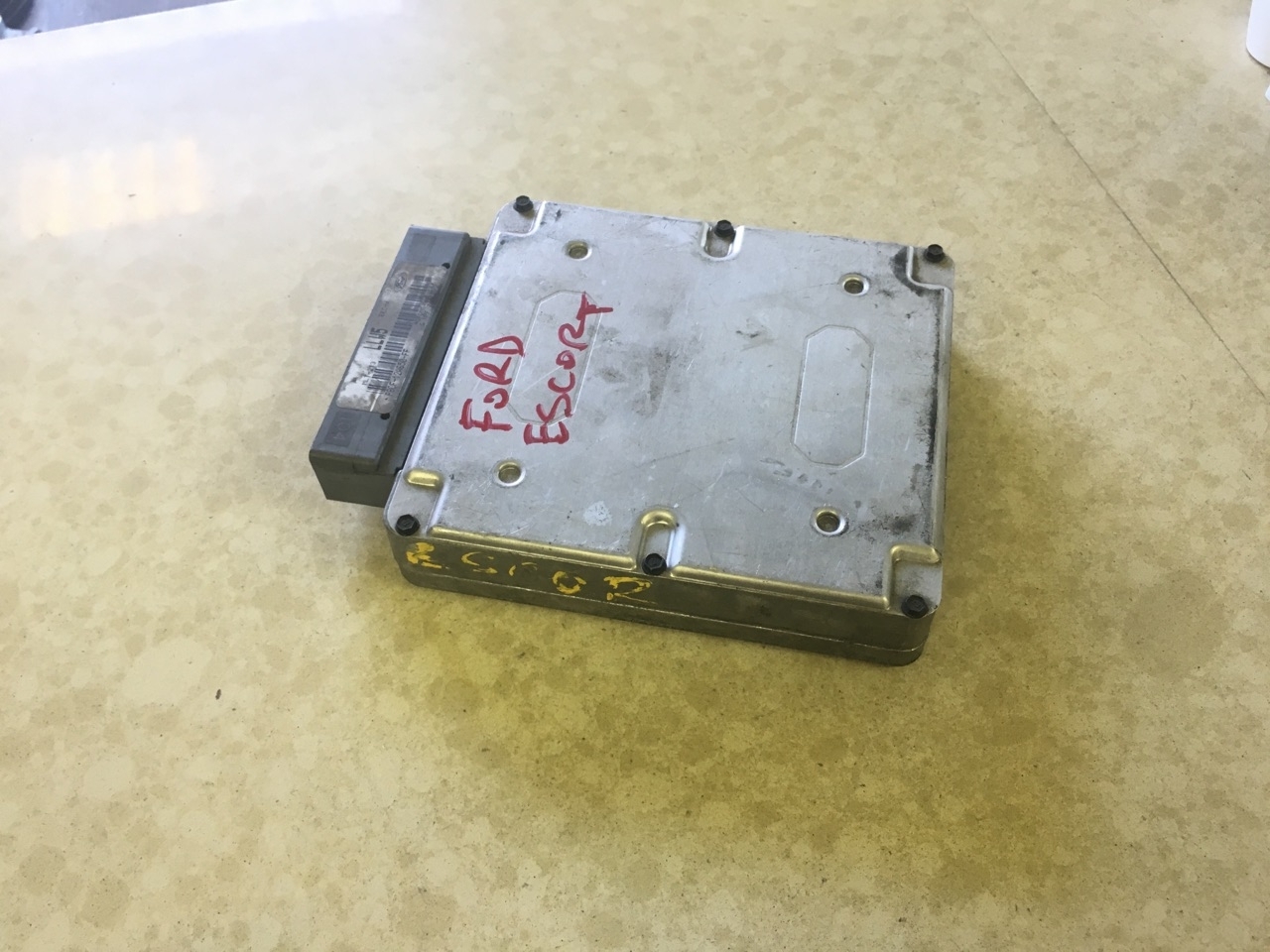 FORD ESCORT OEM ENGINE COMPUTER BOX F8CF-12A650-FF | eBay