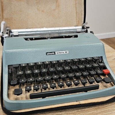 Typewriters & Word Processors - Vintage Olivetti Lettera