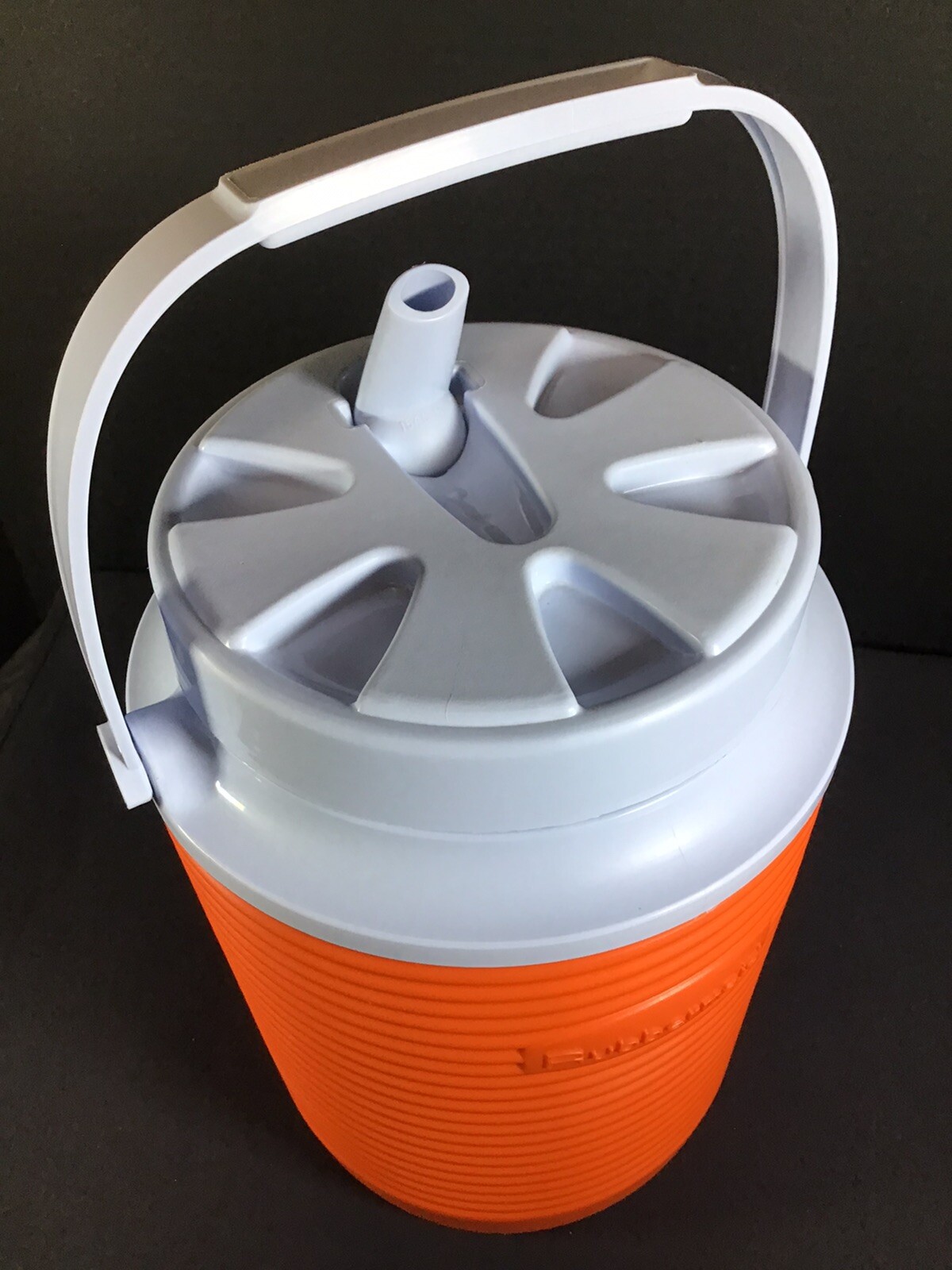 Rubbermaid 1 Gallon No 156A Orange White Water Jug With Folding ...