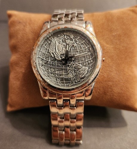 VINTAGE FOSSIL Millenium 2000 Men's Quartz Silver Tone Watch Y2K 4,251/ ...