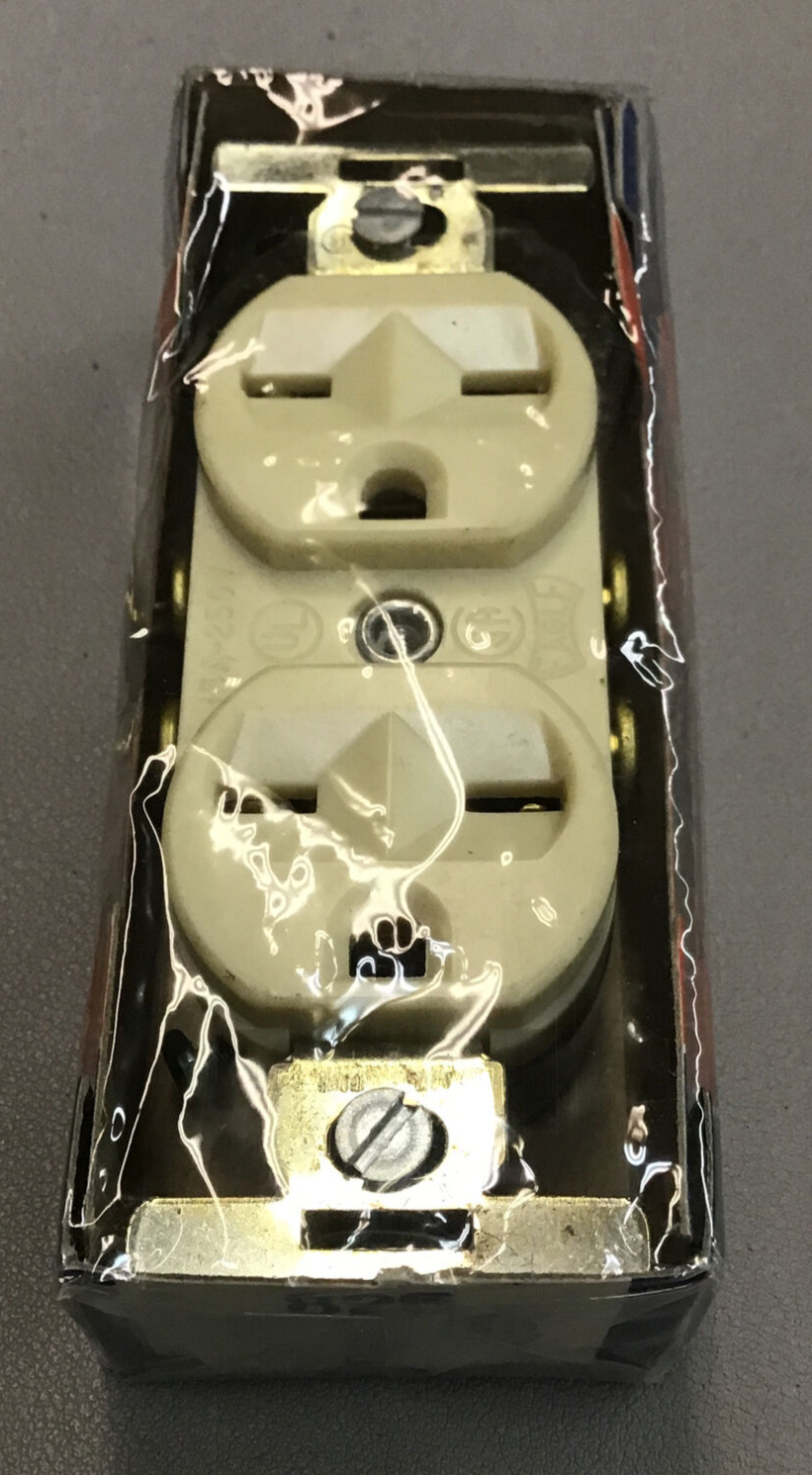 *Lot Of 10* EAGLE ELECTRIC TANDEM GROUND DUPLEX RECEPTACLES 826 15A ...