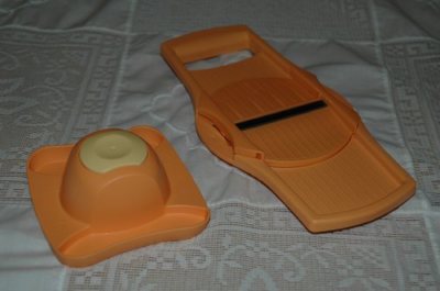 TUPPERWARE BAKE TO BASICS B2B SLICER SYSTEM ORANGE AND LEMON | eBay ...
