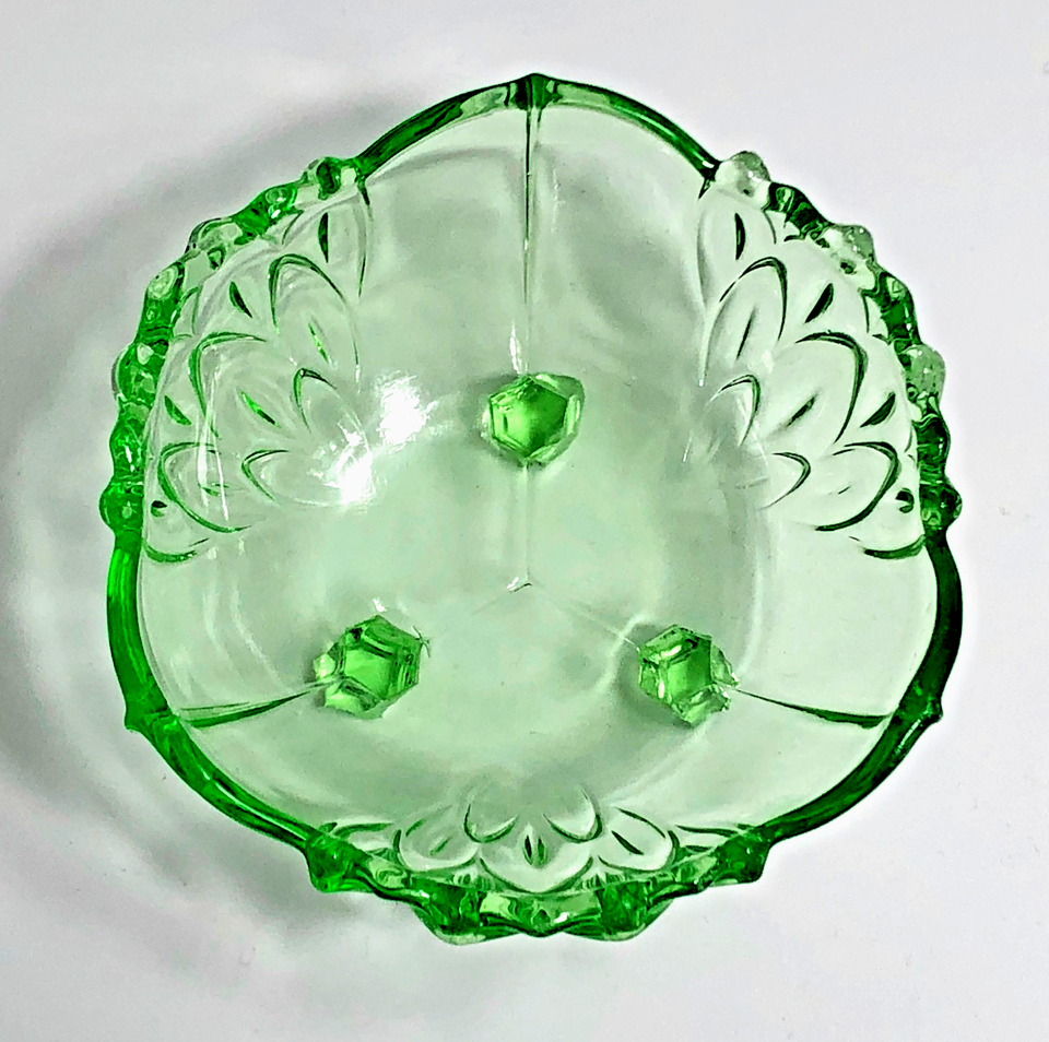 A) SWEET LIITLE VINTAGE ART DECO GREEN URANIUM DEPRESSION GLASS DISH ...