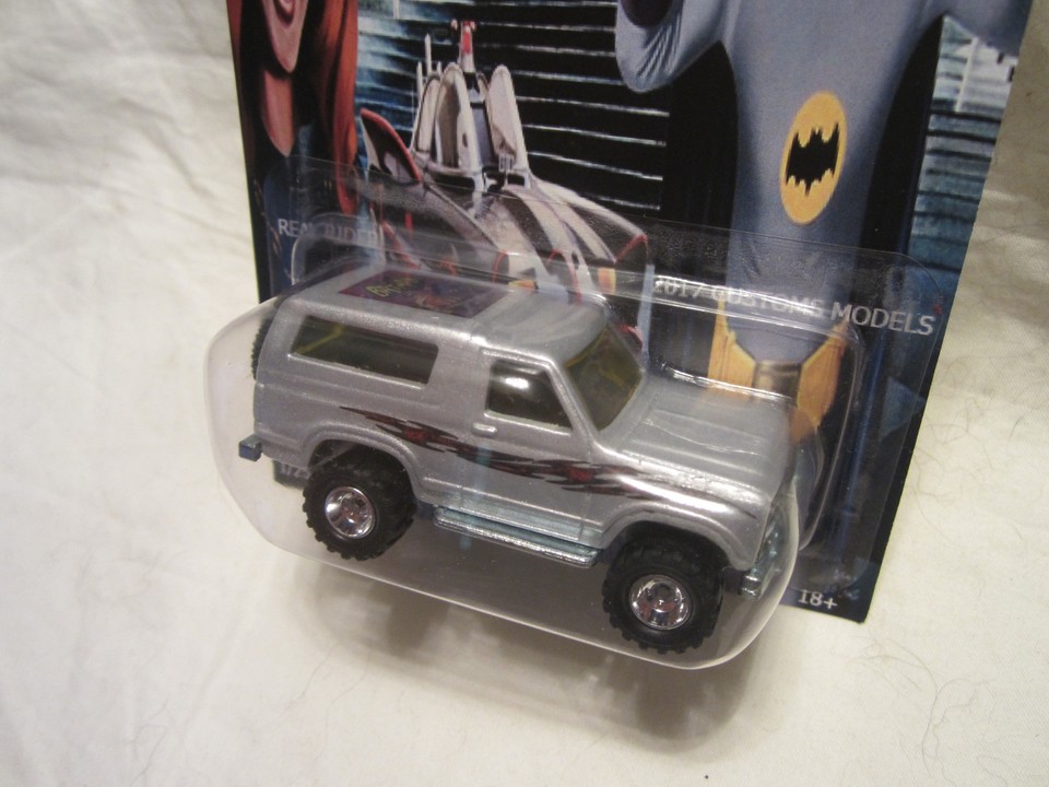 Hot Wheels CUSTOM '85 Ford Bronco Batman-Adam Ouest Hommage Vrai ...