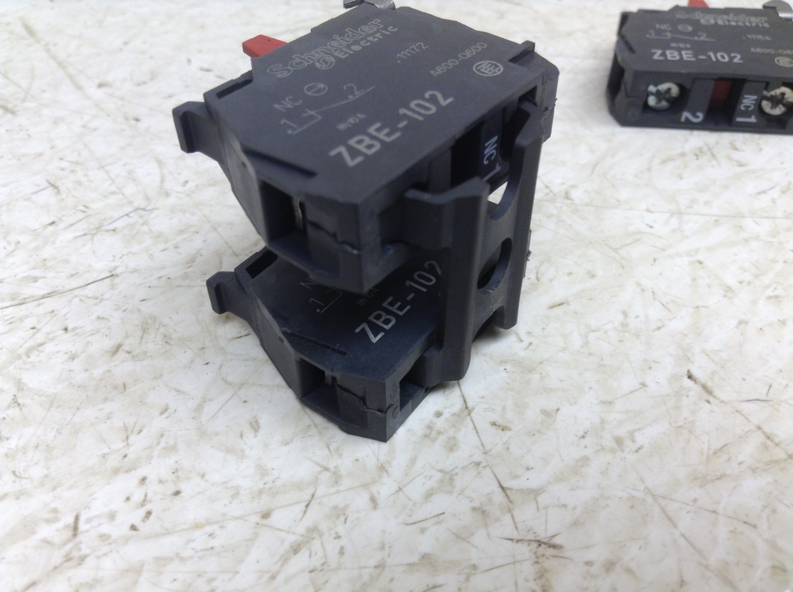 Telemecanique ZBE-102 2 Position Maintained Key Selector Switch ZBE ...