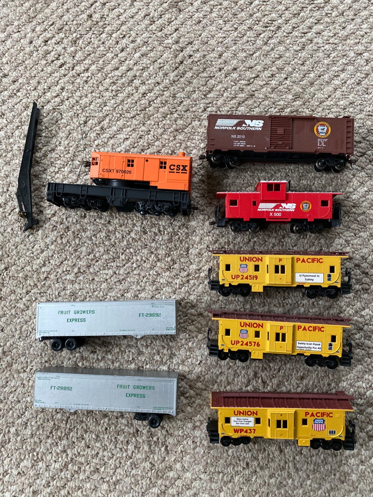 Lot of HO scale powered locomotives, cars, and track | eBay