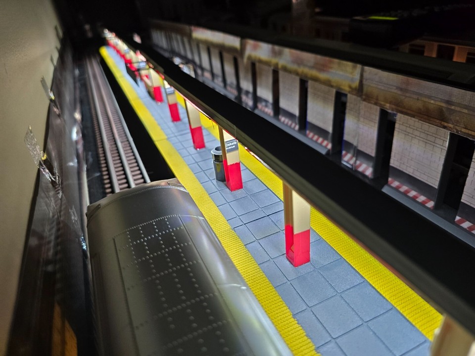 NYC MTA subway station set pillars signs trash can Bench O scale Mth or ...