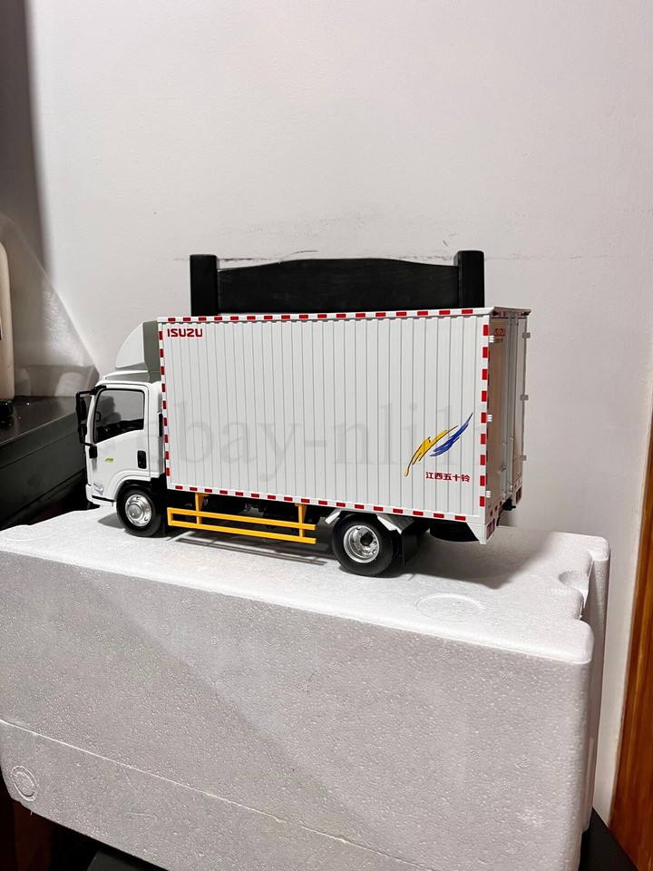 1:18 Scale Isuzu Elf Grafter Cargo Light Box Truck White Diecast Model ...