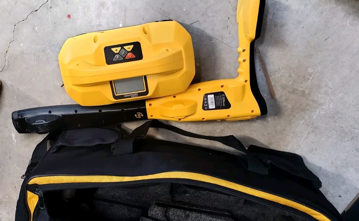 Vivax Metrotech vLoc3-Pro Cable Pipe Locator with Loc3-10Tx Transmitter ...