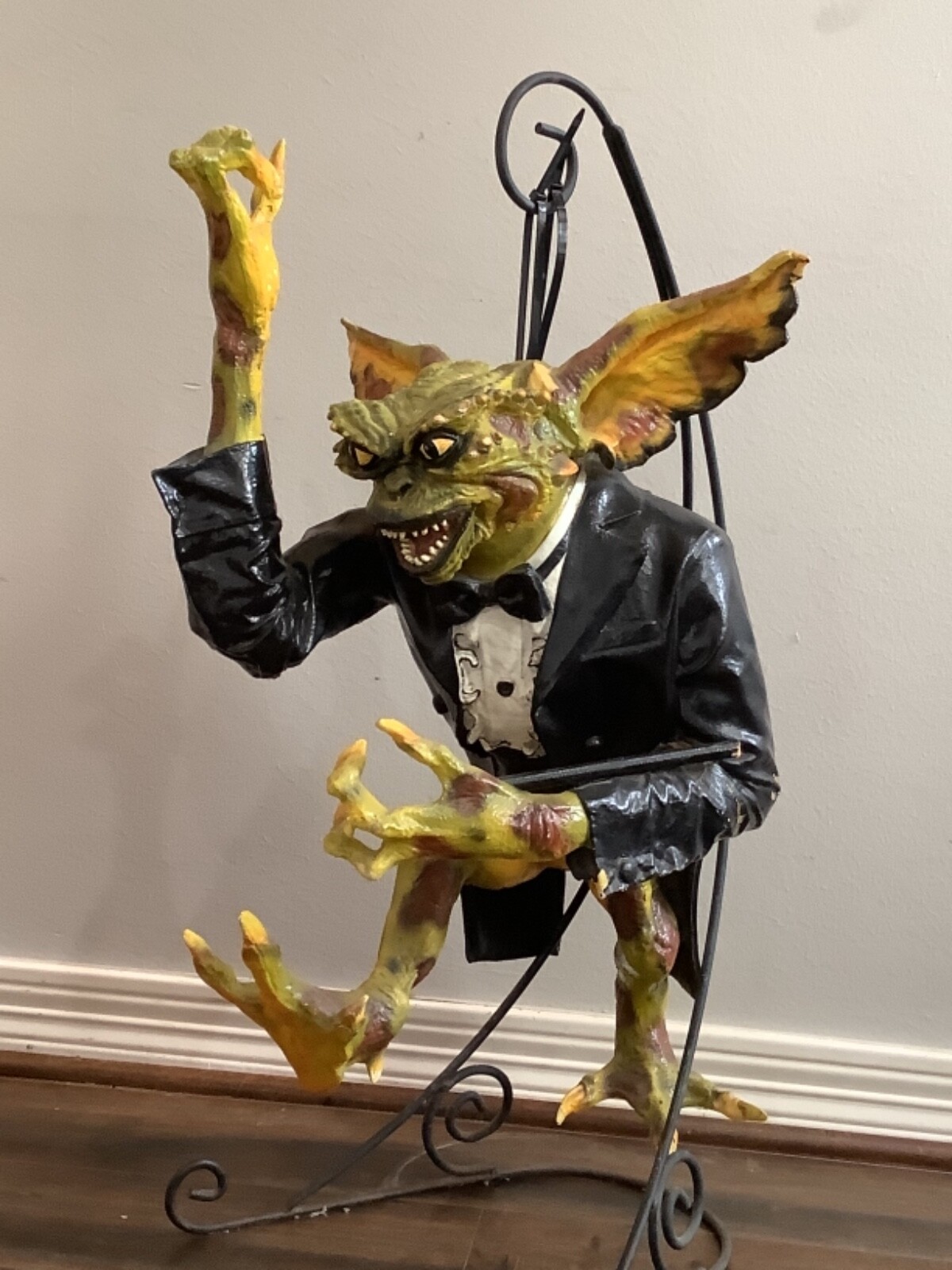 Fiberglass life size Gremlins Mohawk Warner Bros store display Prop ...