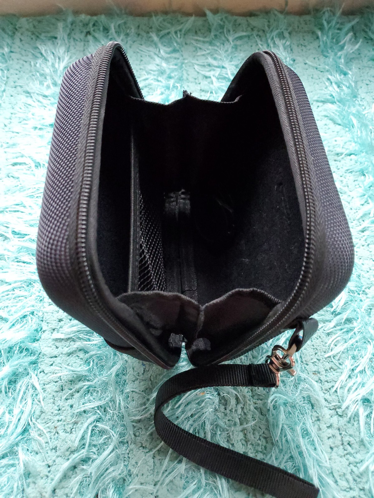 REI Black Hard Shell Zipper Square Protective Storage Case Wristlet 6 ...