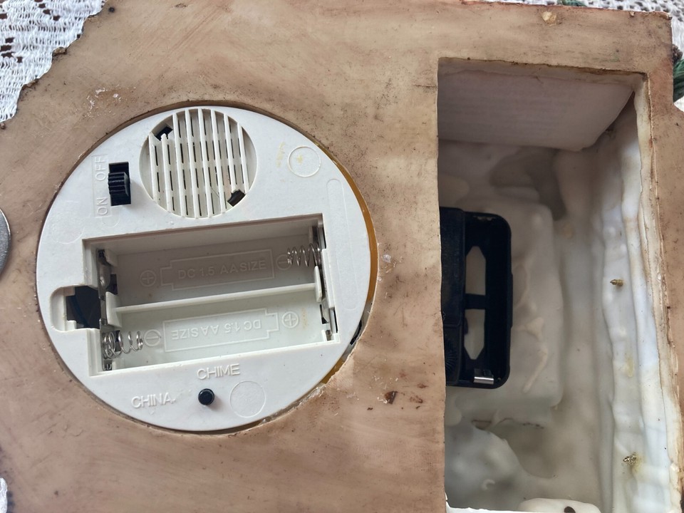 WMG 2005 Rustic FREEDOM Eagle Cuckoo quartz Chime Clock with pinecones ...