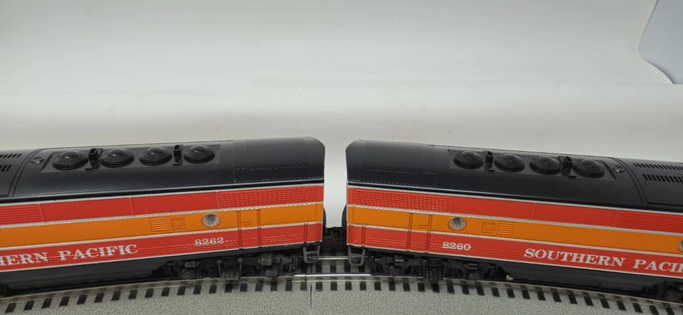 Lionel Southern Pacific Daylight Diesel Set AB Engines & 8 Cars New | eBay