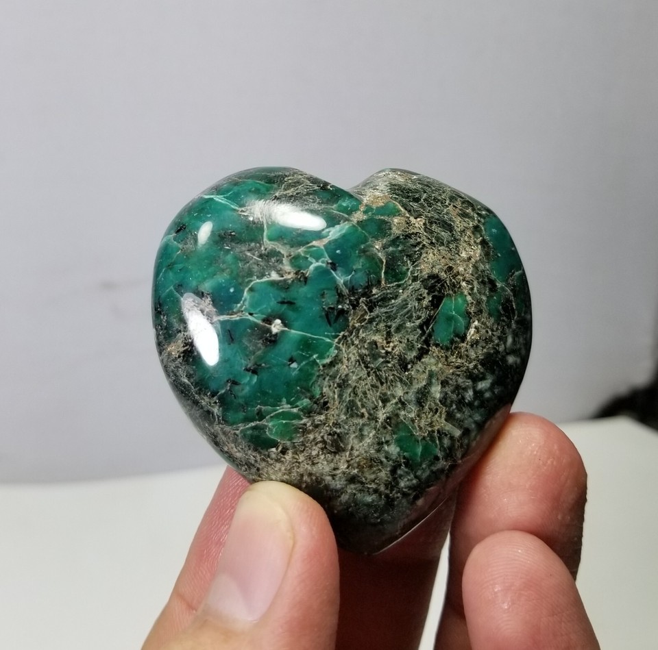 Natural Chrome green verdite in hornblend- newly discovered healing ...