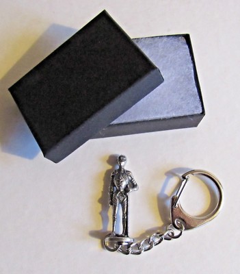 F) KEYRING PEWTER MEDIEVAL KNIGHT (A) 1400-1500AD SOLDIER WARRIOR LONG ...