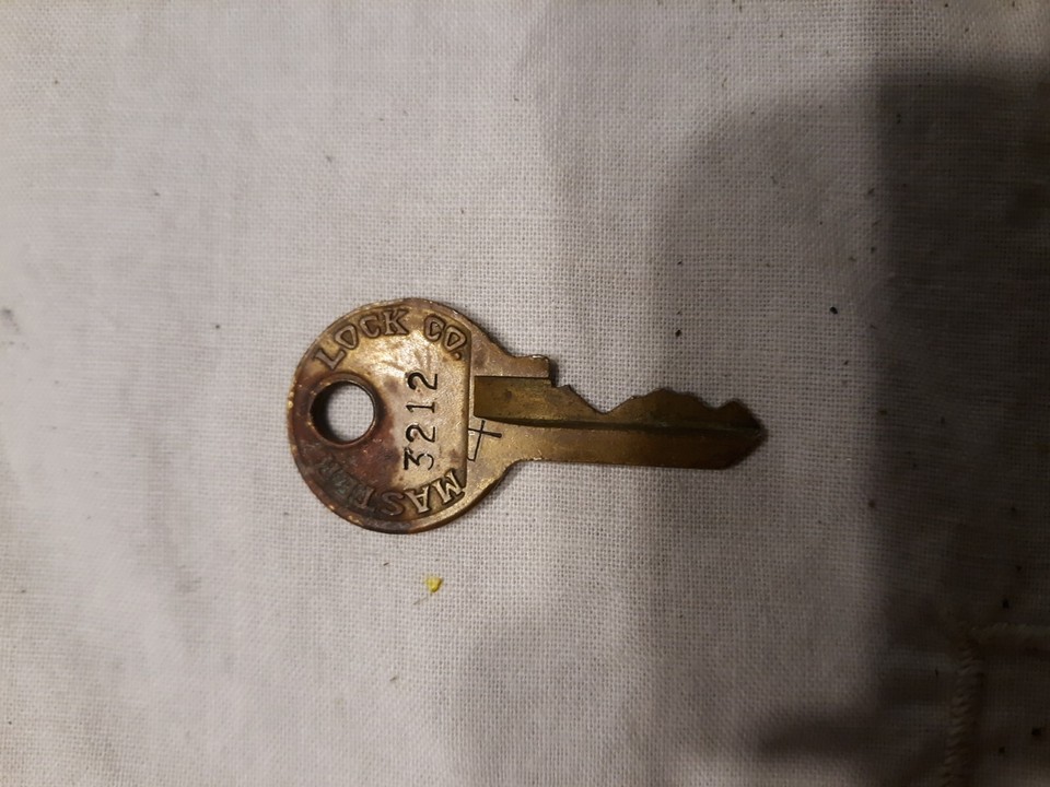 VTG 3212 MASTER LOCK KEY Replacement 3500 padlock Master lock co ...