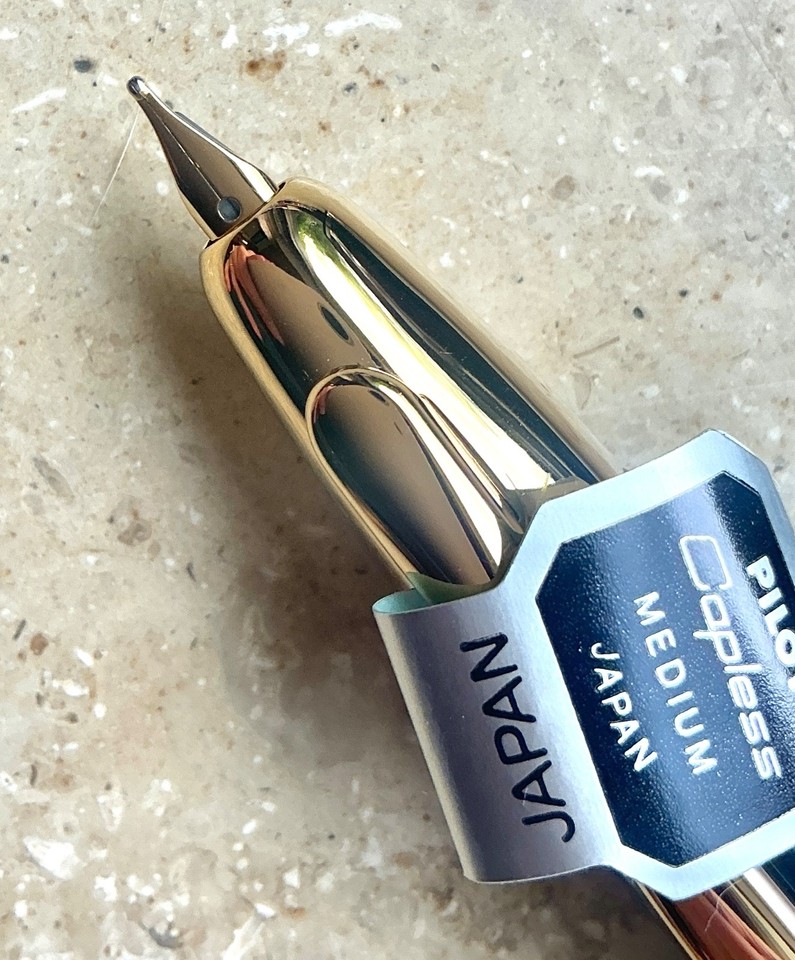 LAGERBEREINIGUNG! PILOT Capless Füllhalter, schwarz gold, M Feder | eBay