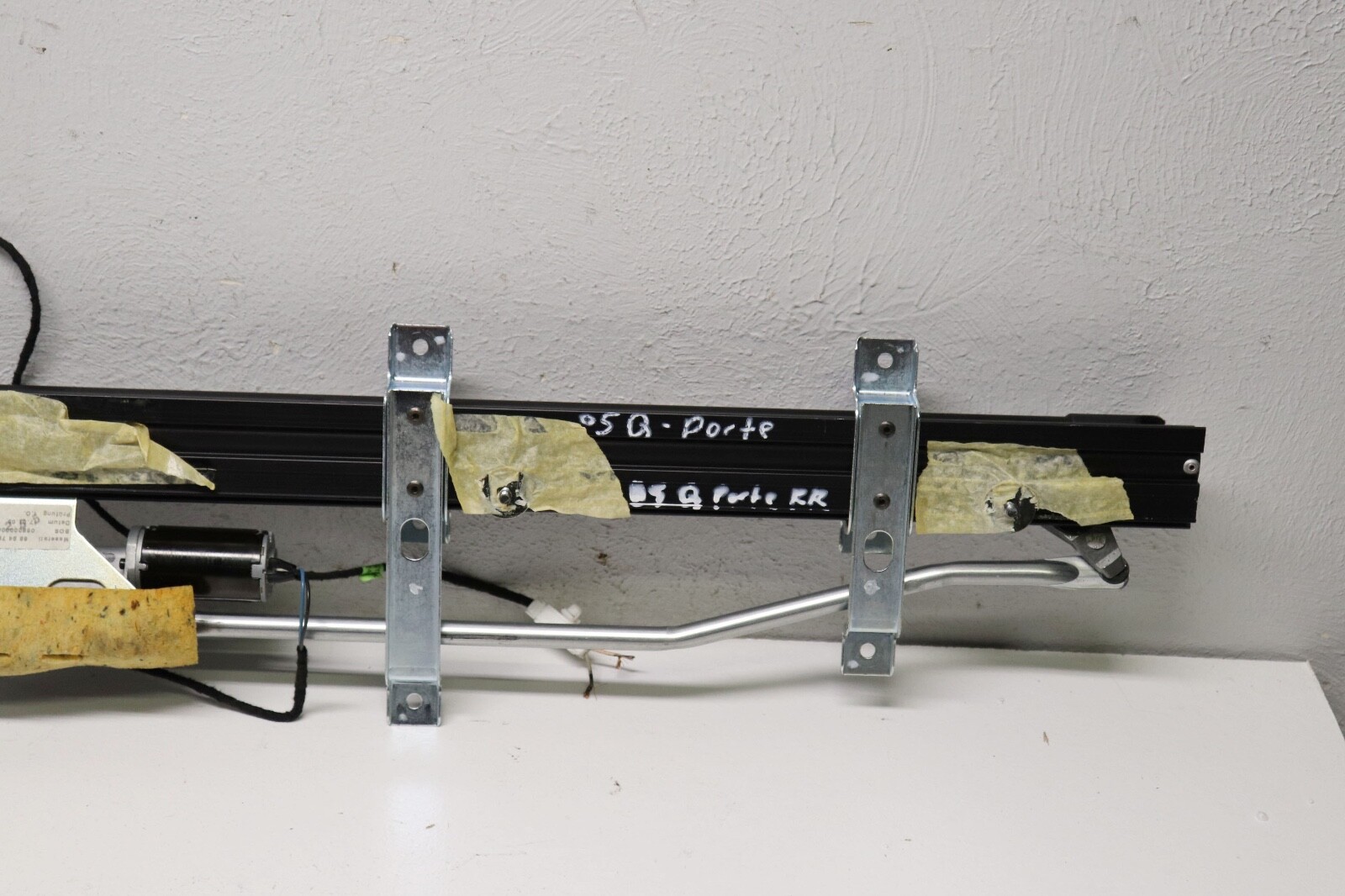 P2005256 2003-2012 Maserati Quattroporte M139 Rear Back Glass Sun Shade ...