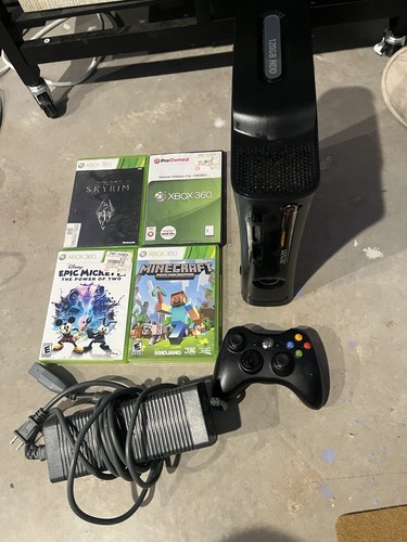 Microsoft Xbox 360 Console w/ Controller + Minecraft & Skyrim + 2 Games ...