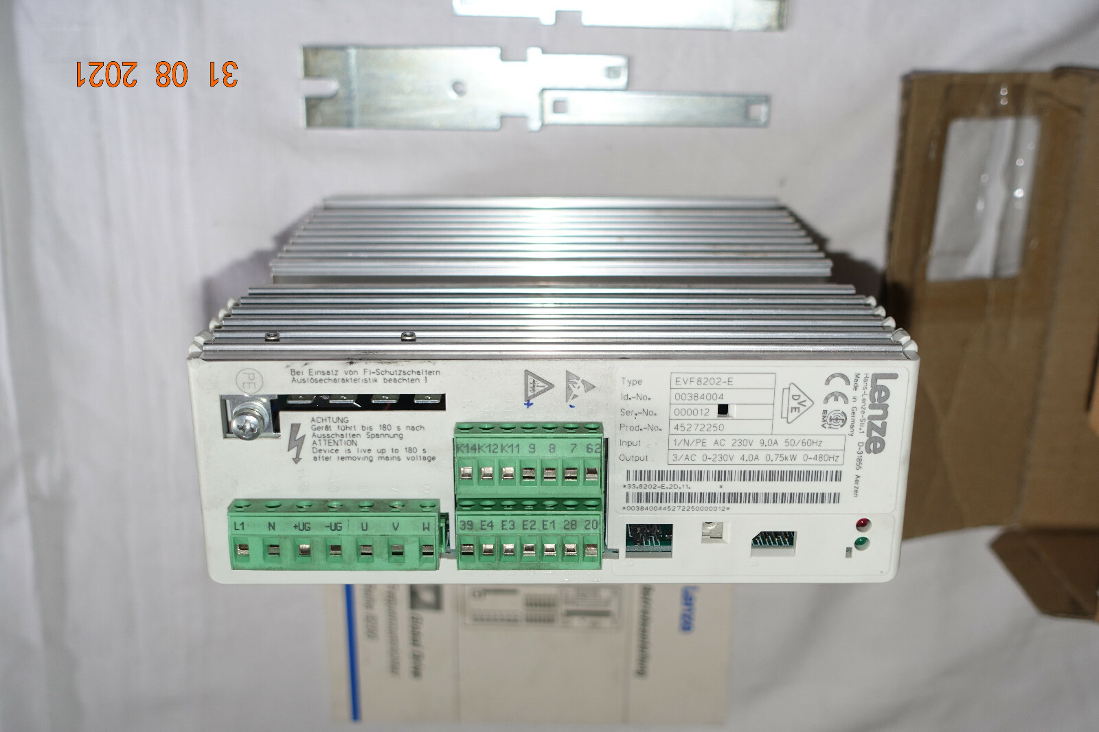 LENZE EVF 8202-E-V002 FREQUENZUMRICHTER 0,75kW mit Handbuch, Zübehör ...