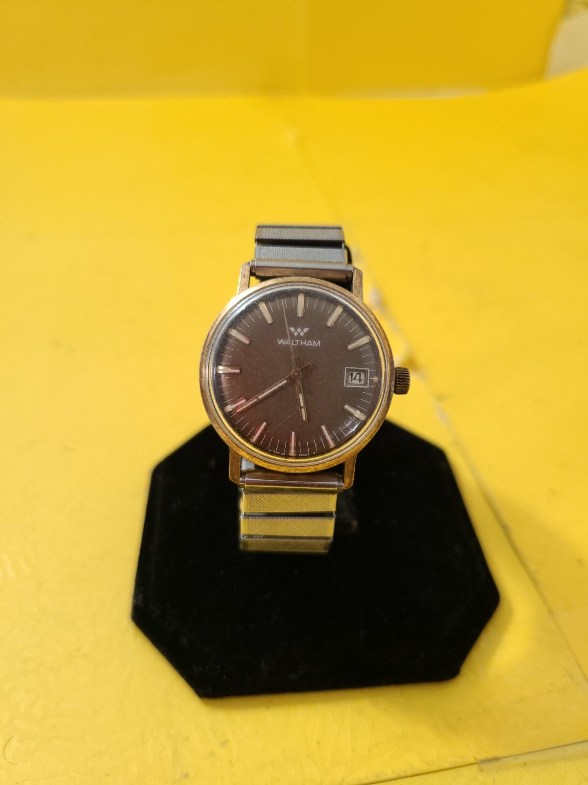 Vintage 1970 Waltham Manual Wind Wristwatch G 1401 - Gem