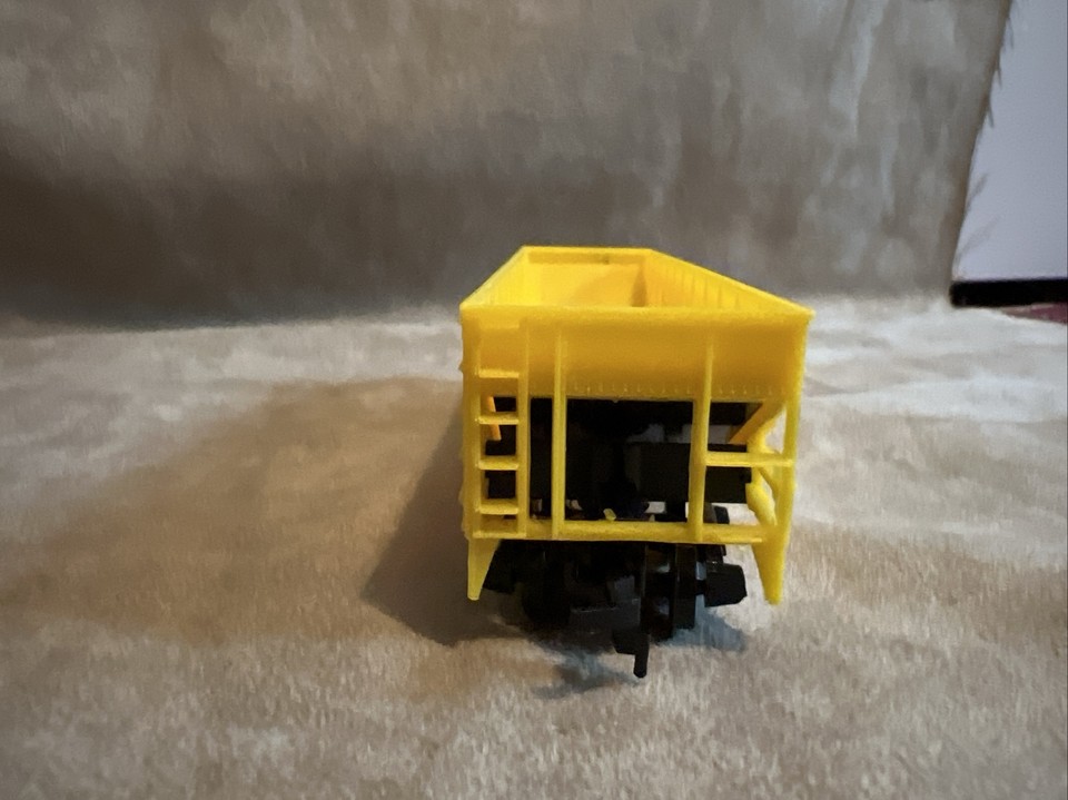 Model Power HO Scale 6933 Peabody 4 bay, 40' Hopper Car #6671, with Box ...