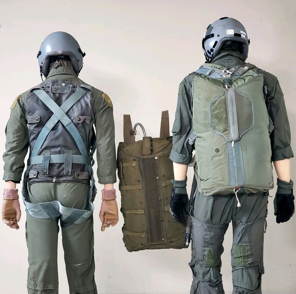 Pilot Parachute Pack, Pilot Parachute Harness, BA-22 Parachute, CSU ...