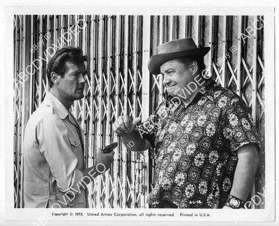 o4916 1975 orig photo Roger Moore, Clifton James James Bond film The ...