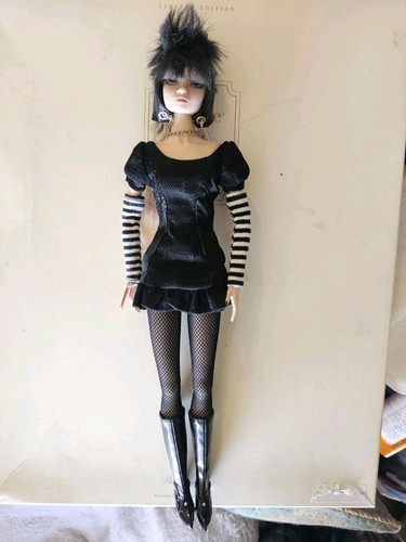 Integrity Toys Fashion Royalty Making A Scene Erin Salston 2007 Dressed ...