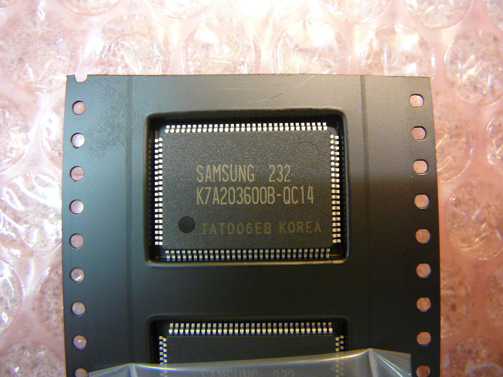 SAMSUNG K7A203600B-QC14 64K X 36-Bit Synchronous Pipelined Burst SRAM ...