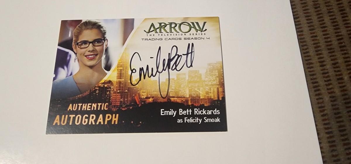 Emily Bett Rickards Arrow Saison 2 Arrow' Says Goodbye To Emily Bett