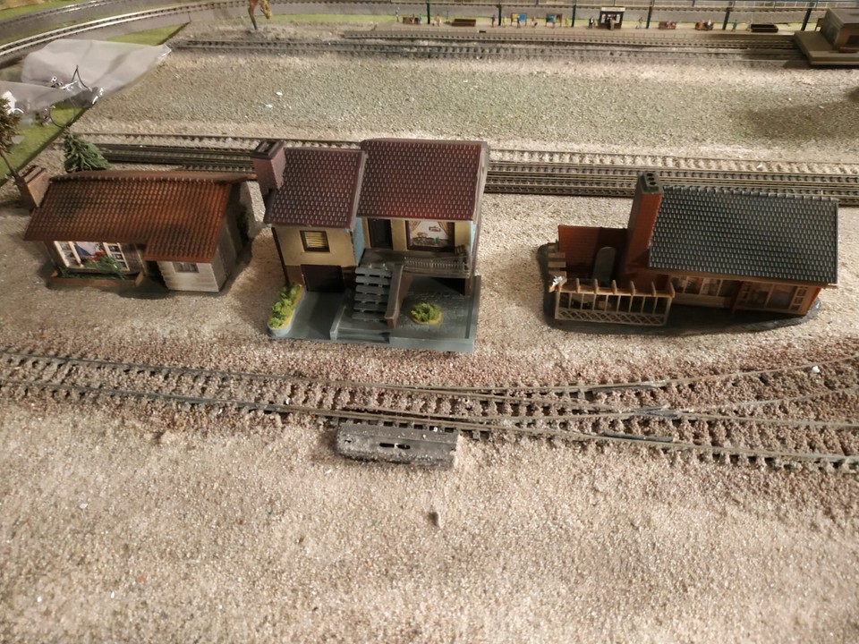 FALLER, THREE ASSEMBLED BUILDINGS FOR DIORAMAS, HAND PAINTED SCALE HO ...