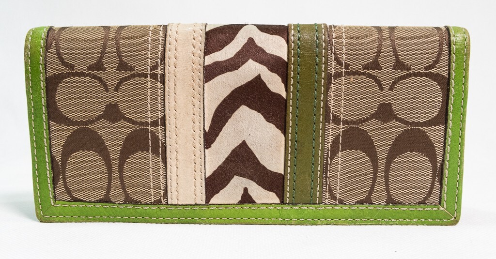 Coach Signature Logo W/ Green Leather Trim Wallet - Gem